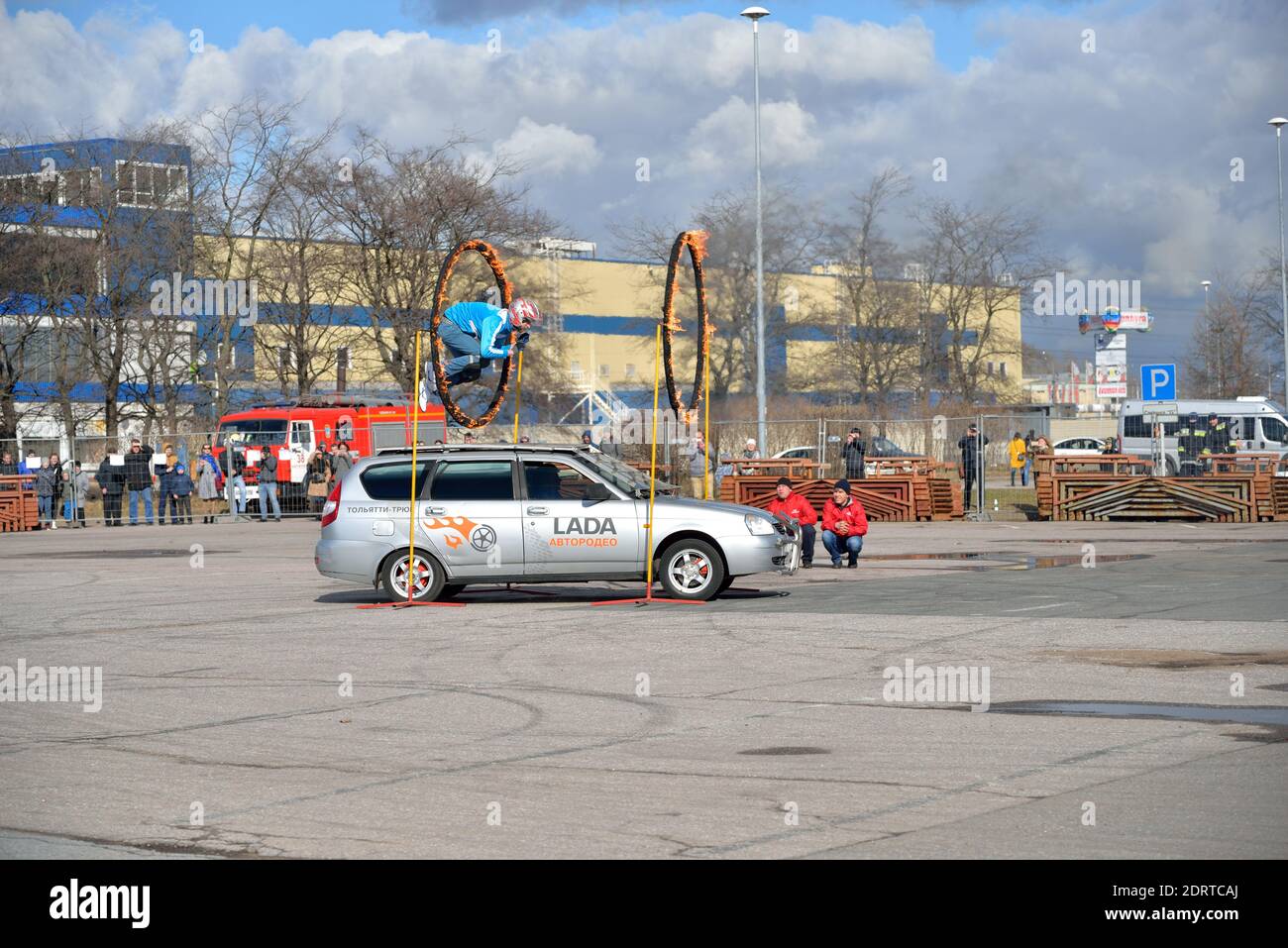 Jump through fire hi-res stock photography and images - Alamy