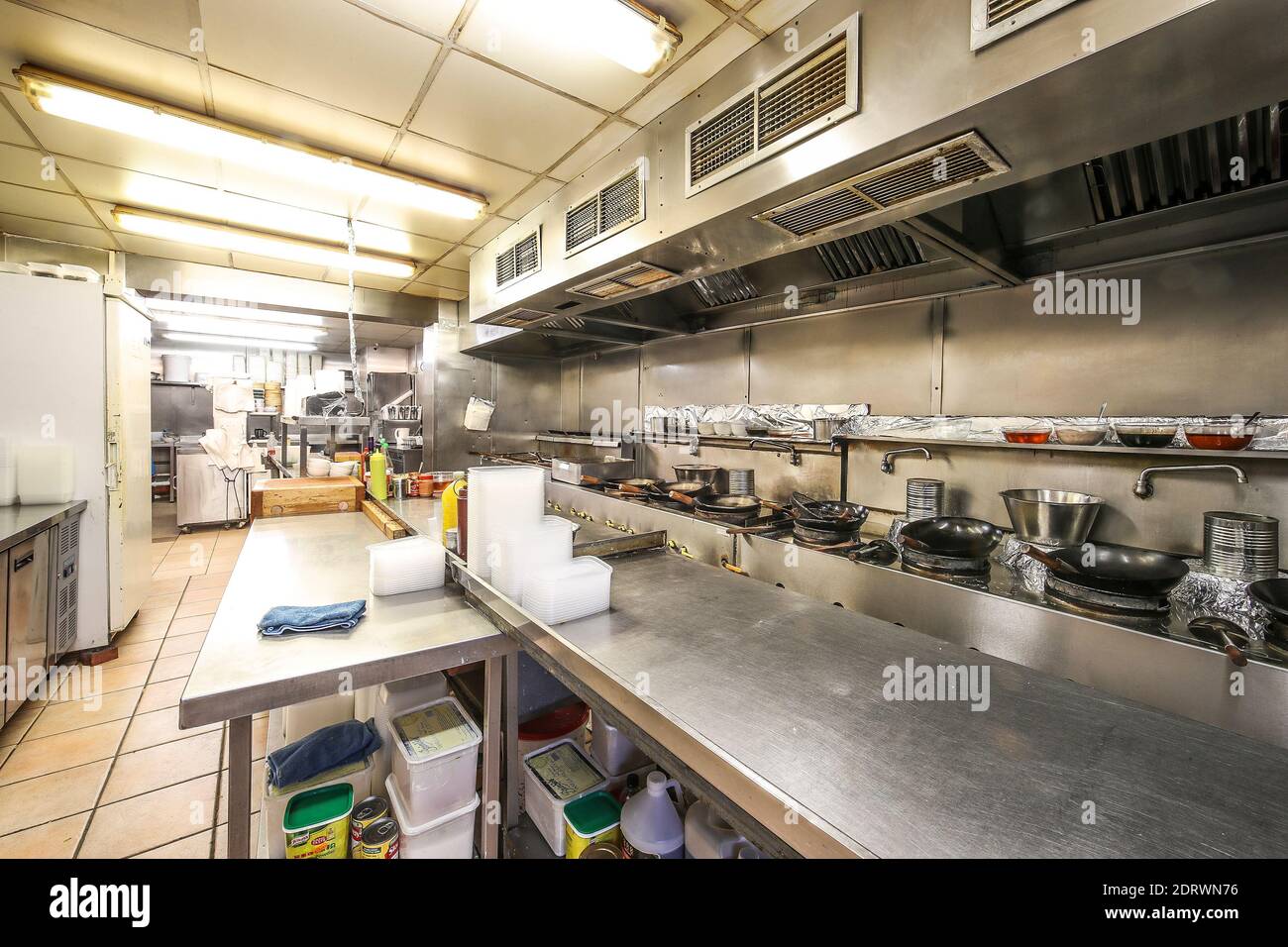 Chinese restaurant kitchen Stock Photo - Alamy