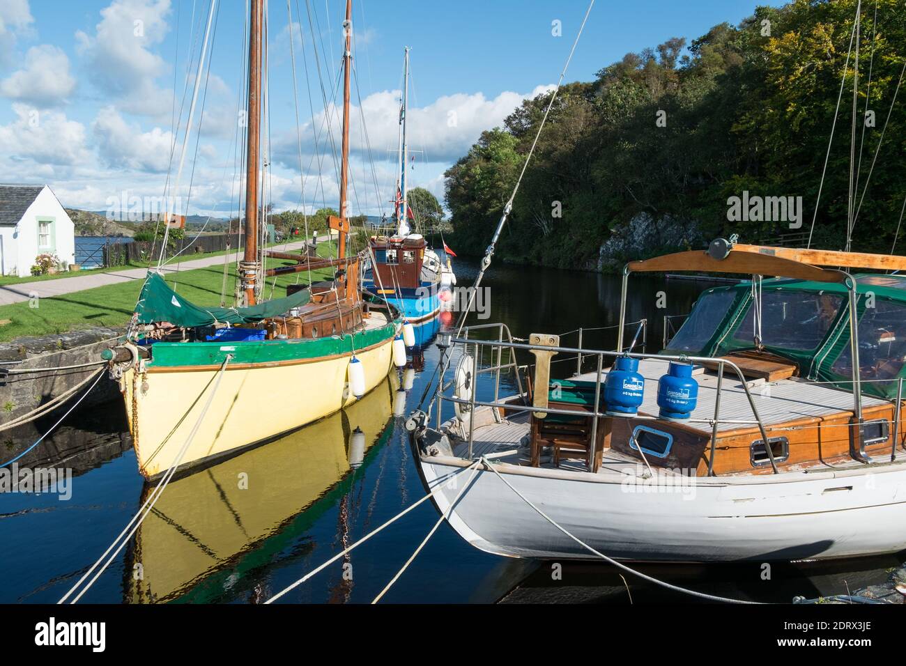Classic Yachts moored on the Crinan Canal Stock Photo - Alamy