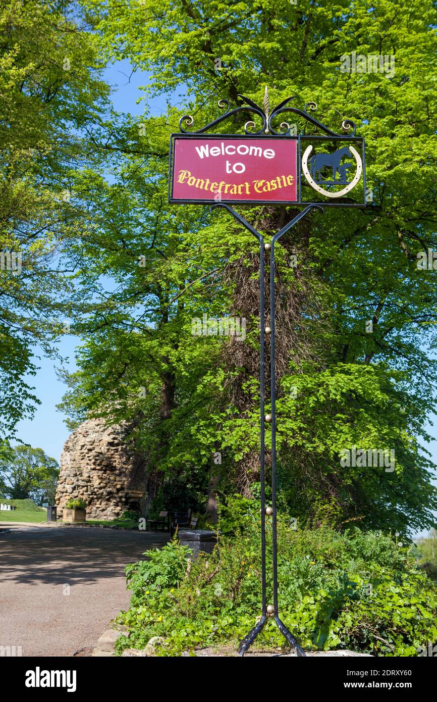 Pontefract sign hi-res stock photography and images - Alamy