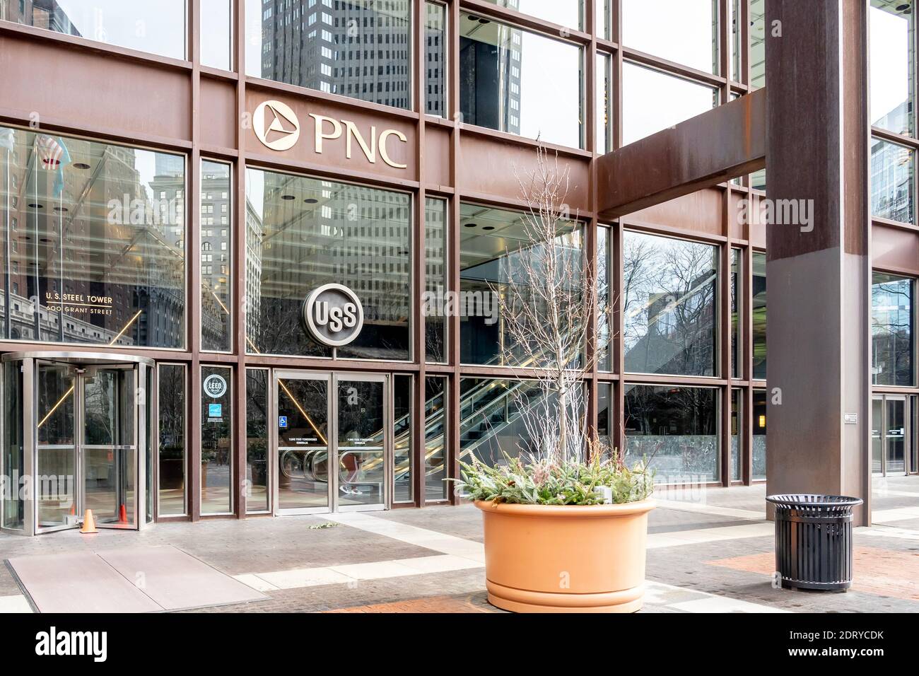 Pnc bank building hi-res stock photography and images - Alamy