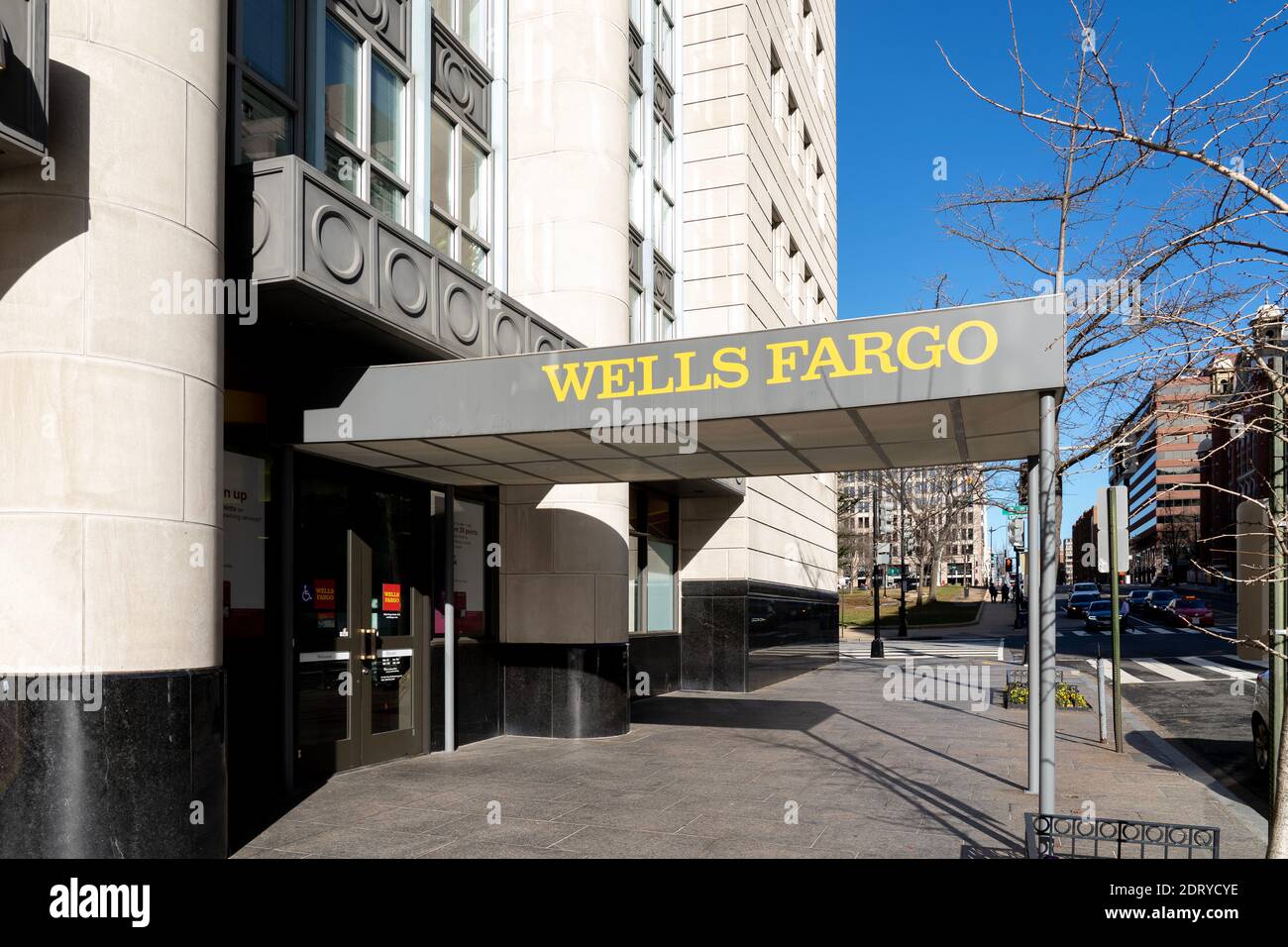 The entrance to a Wells Fargo branch in downtown Washington, DC Stock ...