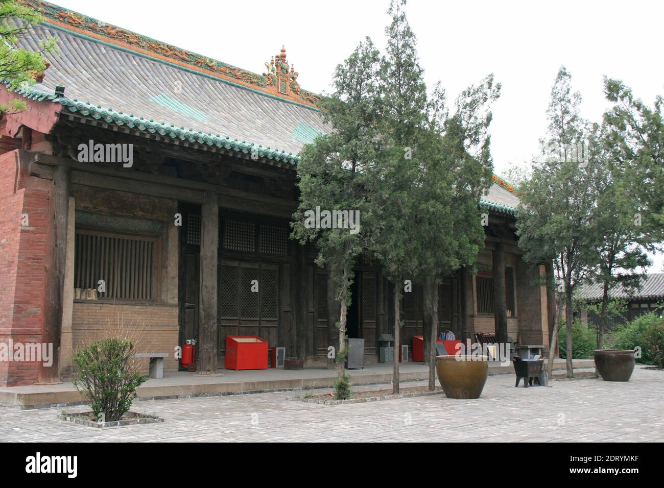 Pingyao shuanglin temple hi-res stock photography and images - Alamy