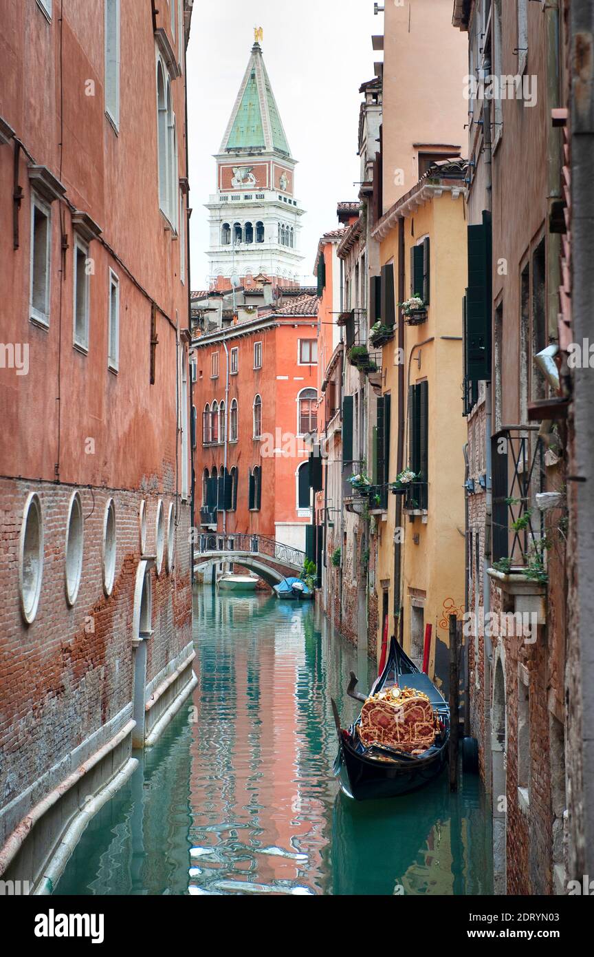 Architecture water canal hi-res stock photography and images - Alamy
