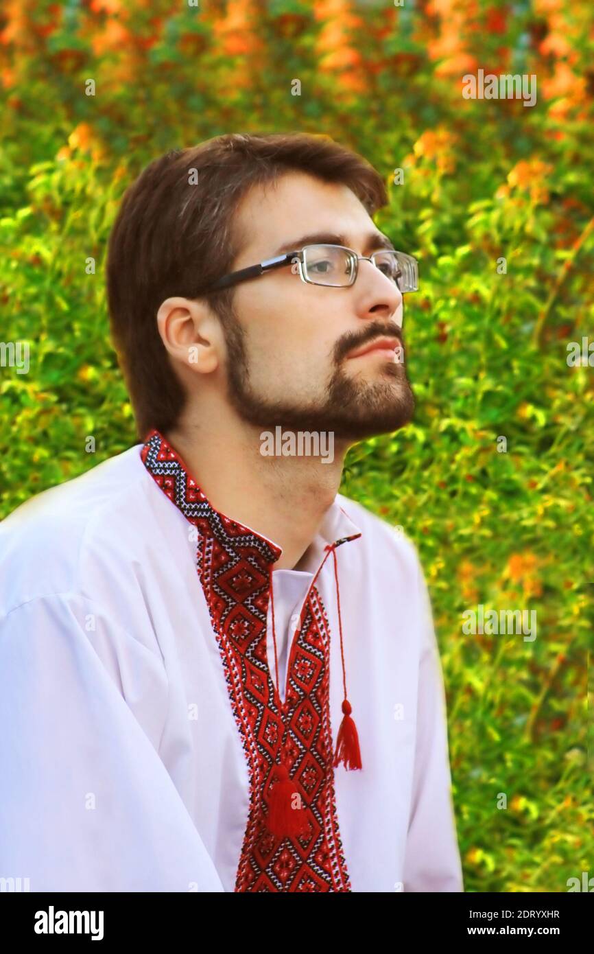 Male ukrainian costume hi-res stock photography and images - Alamy