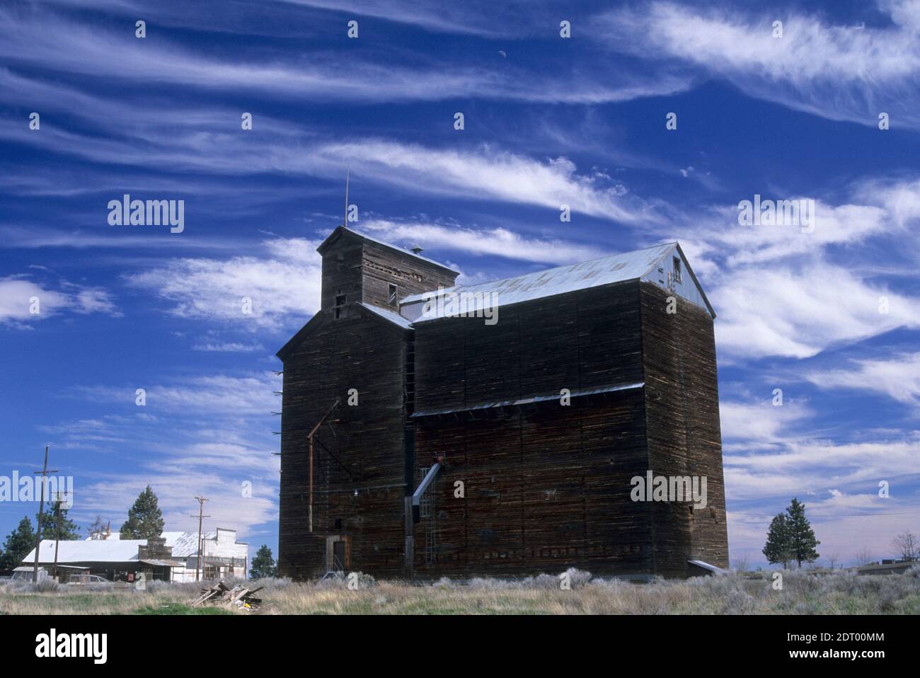 Kent grain elevator, Journey through Time National Scenic Byway, Kent ...