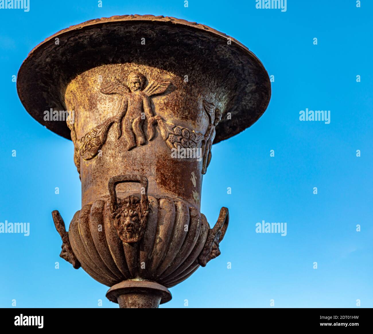 Angel on base object hi-res stock photography and images - Alamy