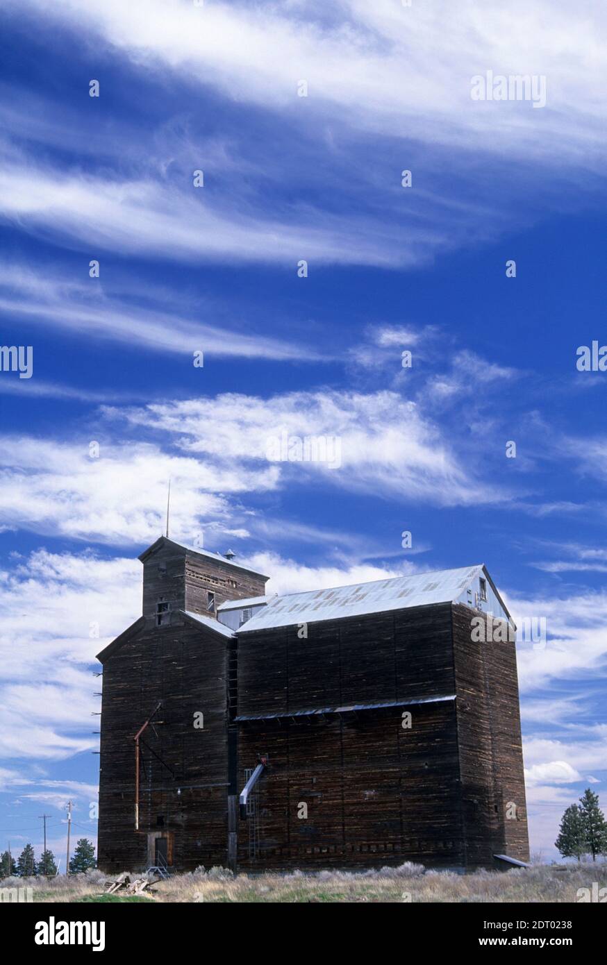 Kent grain elevator, Journey through Time National Scenic Byway, Kent ...