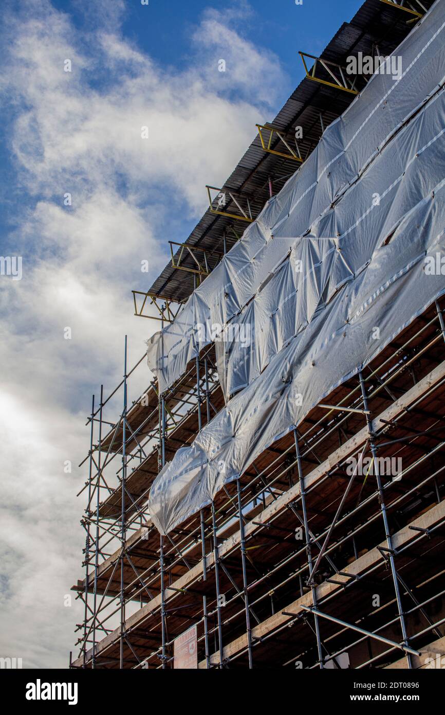 Scaffolding sheets hi-res stock photography and images - Alamy