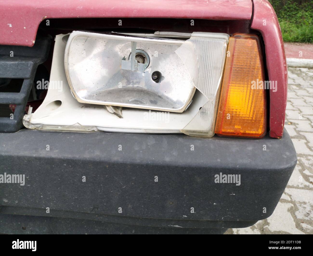 Cracked headlight hi-res stock photography and images - Alamy