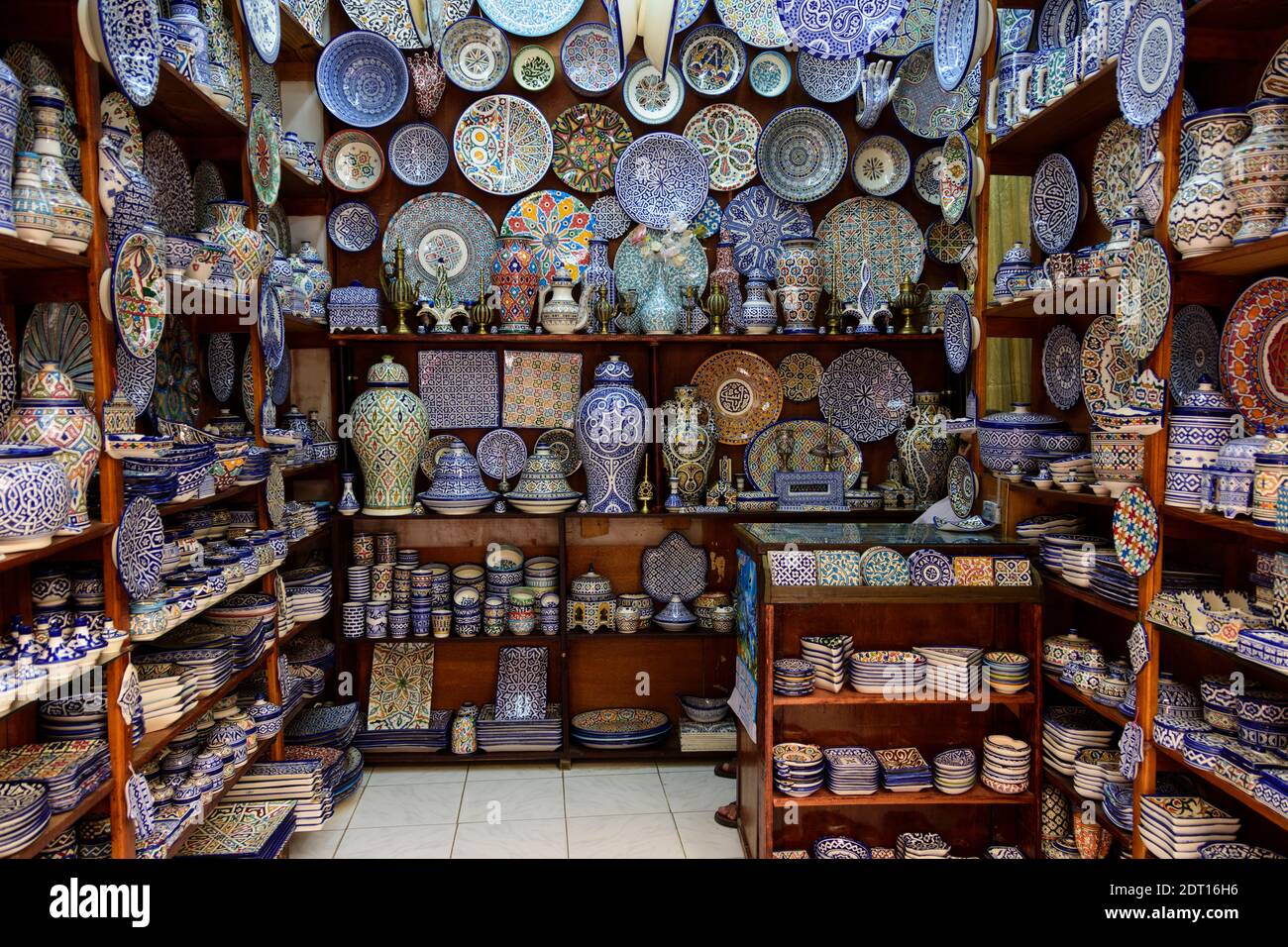 Fez souk pottery hi-res stock photography and images - Alamy