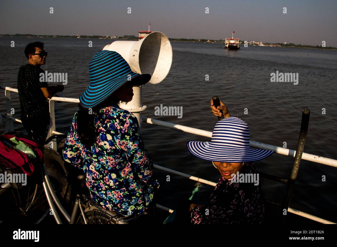 KHM - PHNOM PENH THE INHARMONIOUS Portrait of Phnom Penh, the capital ...