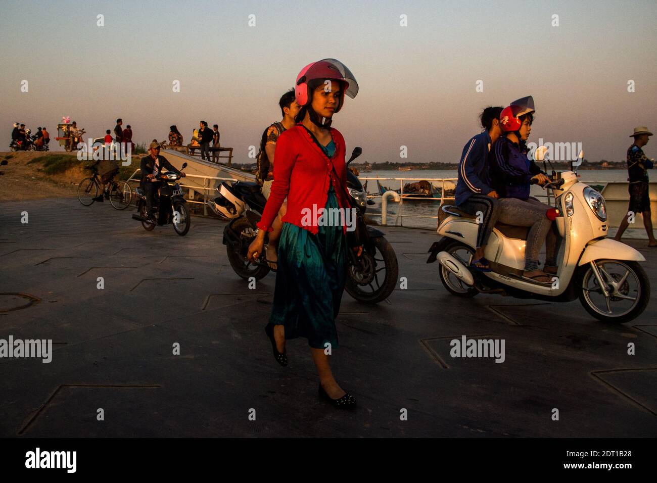 KHM - PHNOM PENH THE INHARMONIOUS Portrait of Phnom Penh, the capital ...