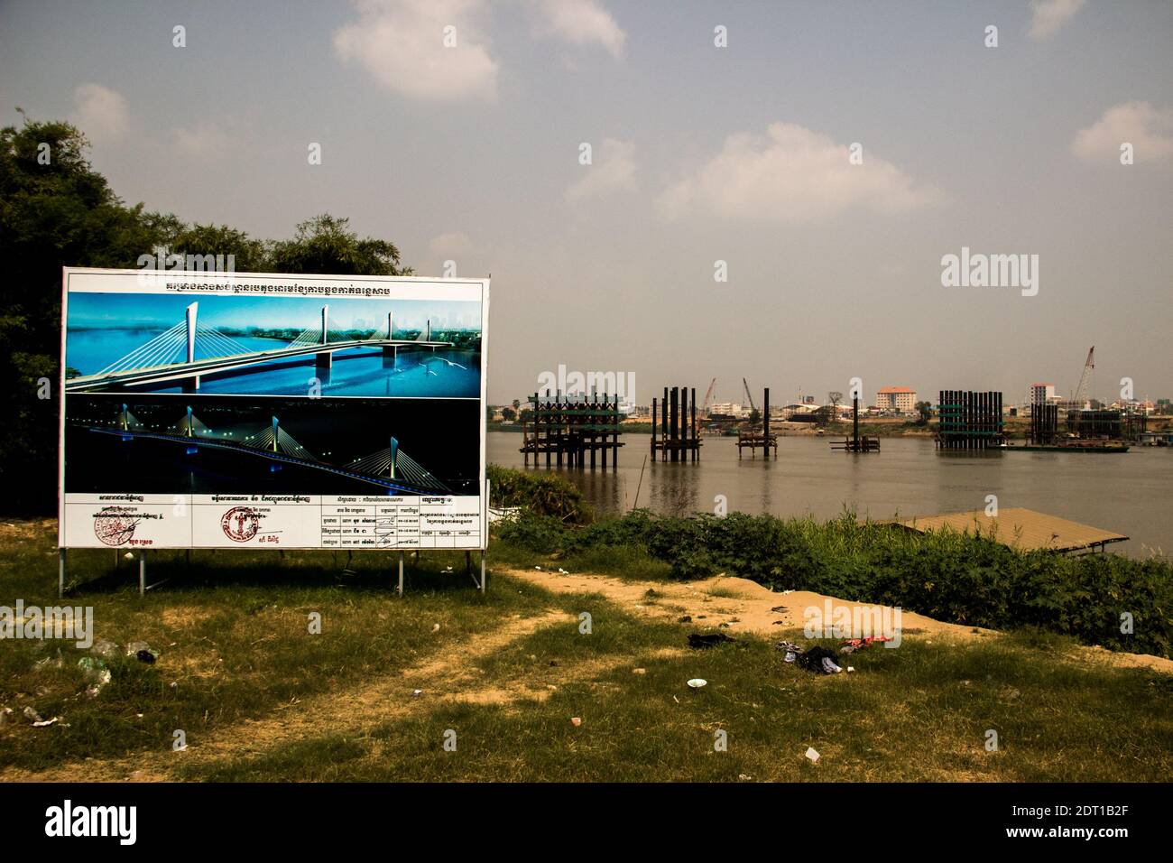 KHM - PHNOM PENH THE INHARMONIOUS Portrait of Phnom Penh, the capital ...