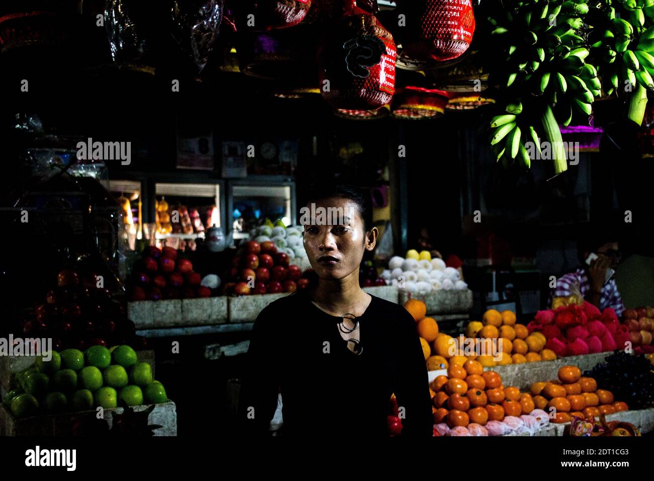 KHM - PHNOM PENH THE INHARMONIOUS Portrait of Phnom Penh, the capital ...