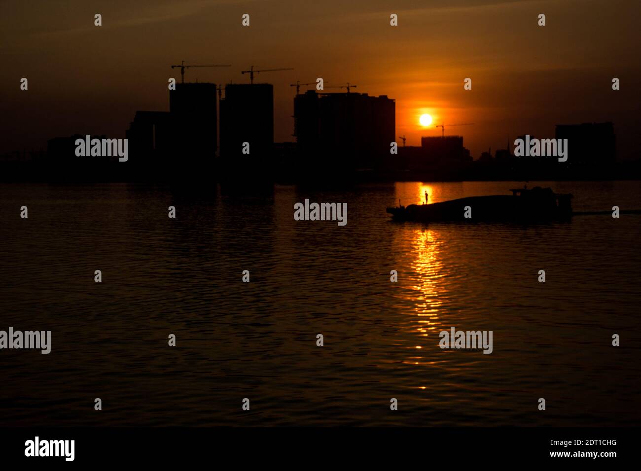 KHM - PHNOM PENH THE INHARMONIOUS Portrait of Phnom Penh, the capital ...