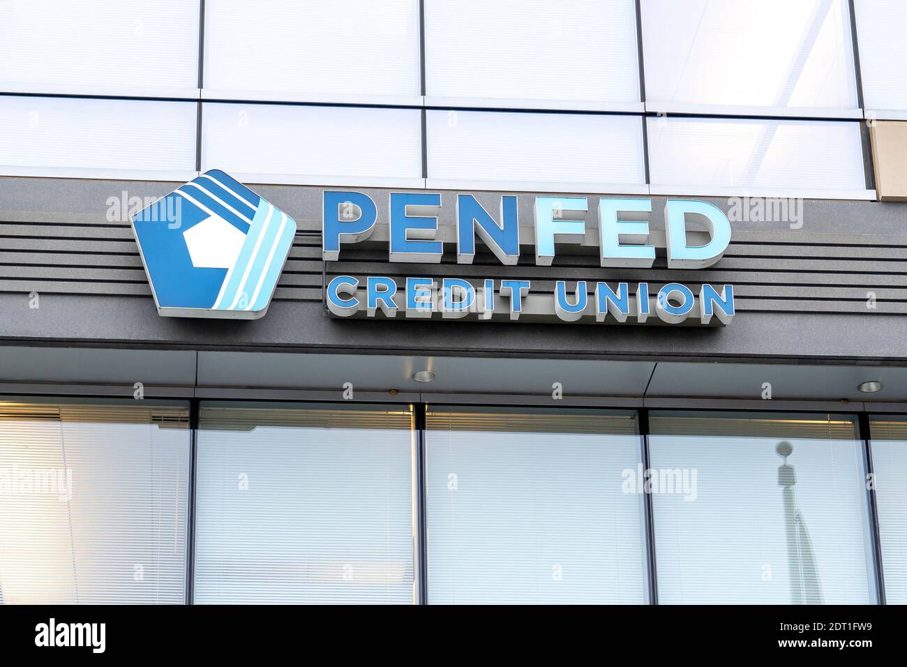 Pentagon logo hi-res stock photography and images - Alamy