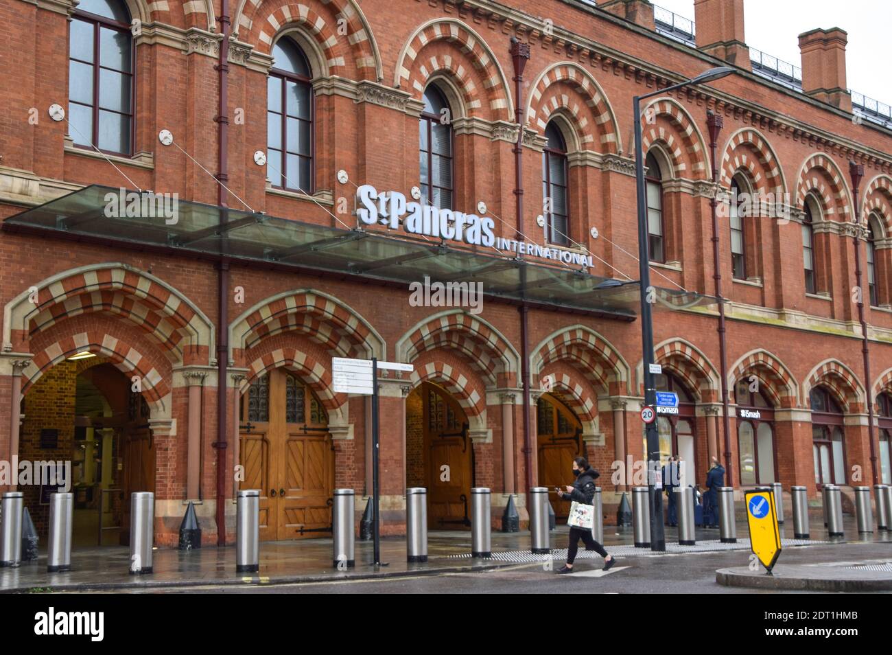 Exterior view of the Eurostar terminal entrance at St Pancras ...