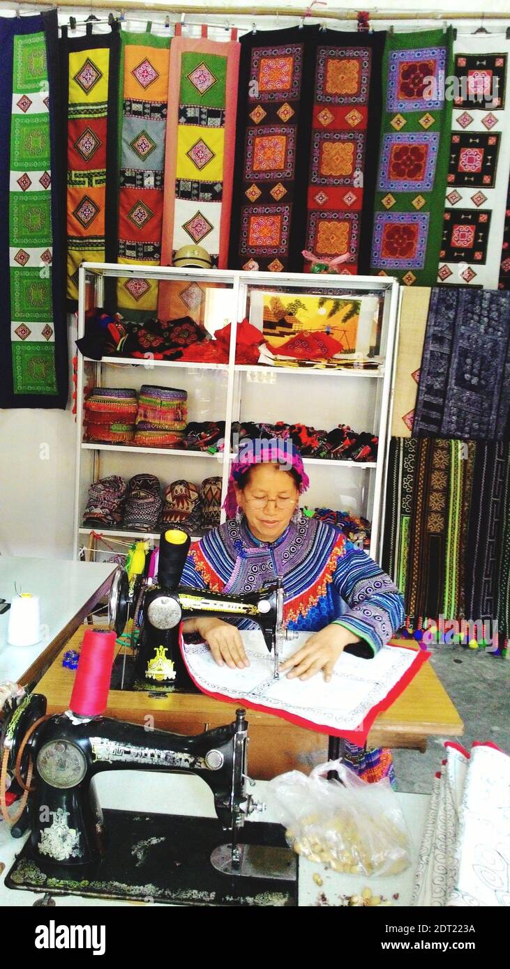 Indian tailor traditional sewing machine hi-res stock photography and ...