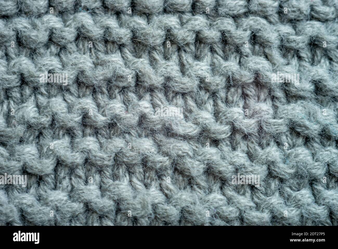 Grey background of knitted thread pattern Stock Photo - Alamy