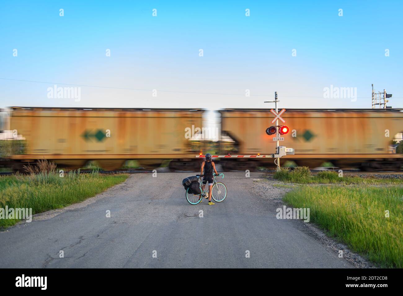 Cyclist waiting hi-res stock photography and images - Alamy