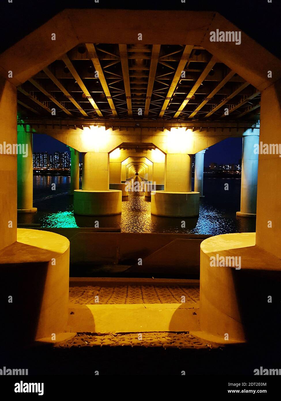 Giant bridge hi-res stock photography and images - Alamy