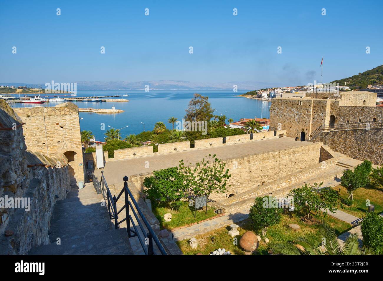 Cesme castle in the Mediterranean port of Cesme, Turkey Stock Photo - Alamy