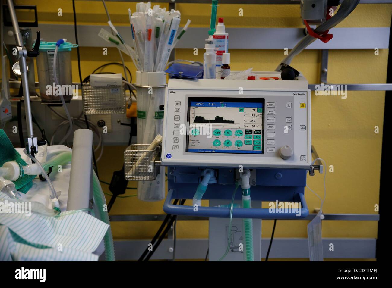 Icu Ventilator High Resolution Stock Photography and Images - Alamy