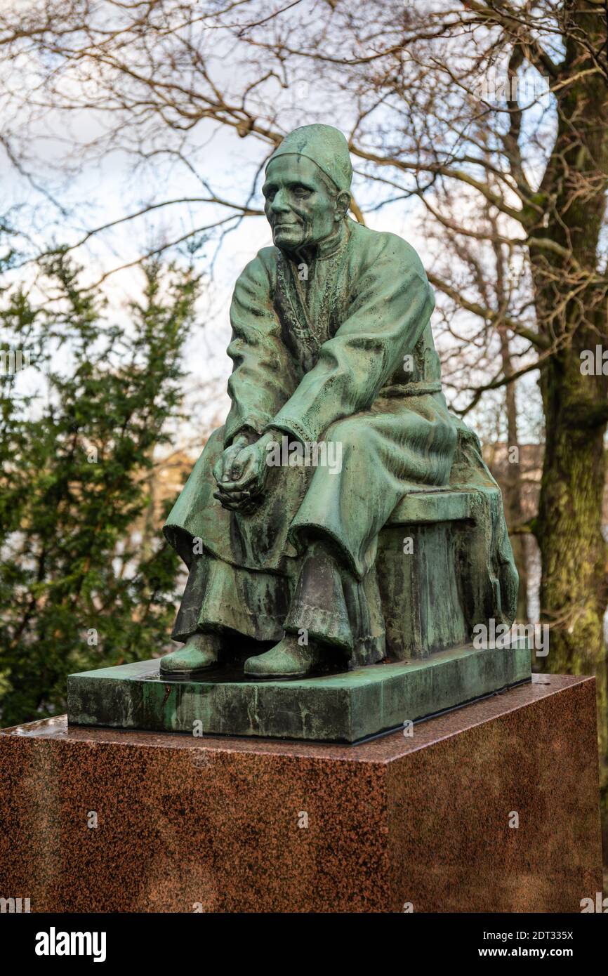 Statue of Izhorian oral poet Larin Paraske by Alpo Sailo (1936) in ...
