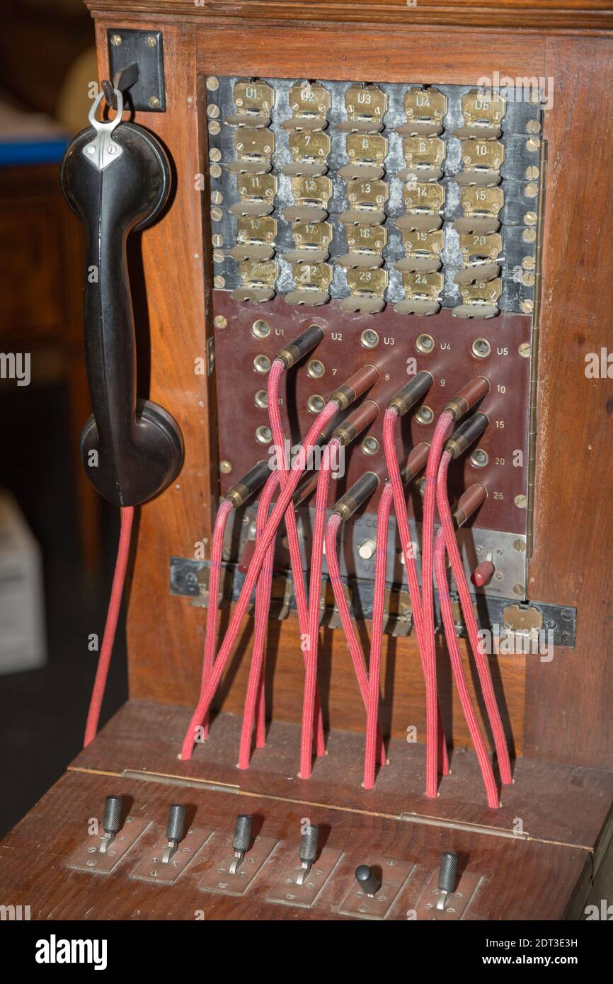 Antique telephone switchboard hi-res stock photography and images - Alamy