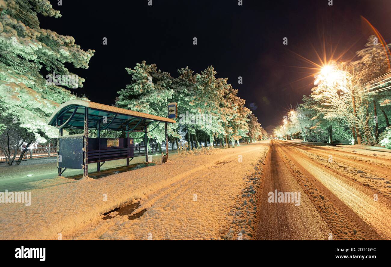 Frozen bus stop hi-res stock photography and images - Alamy