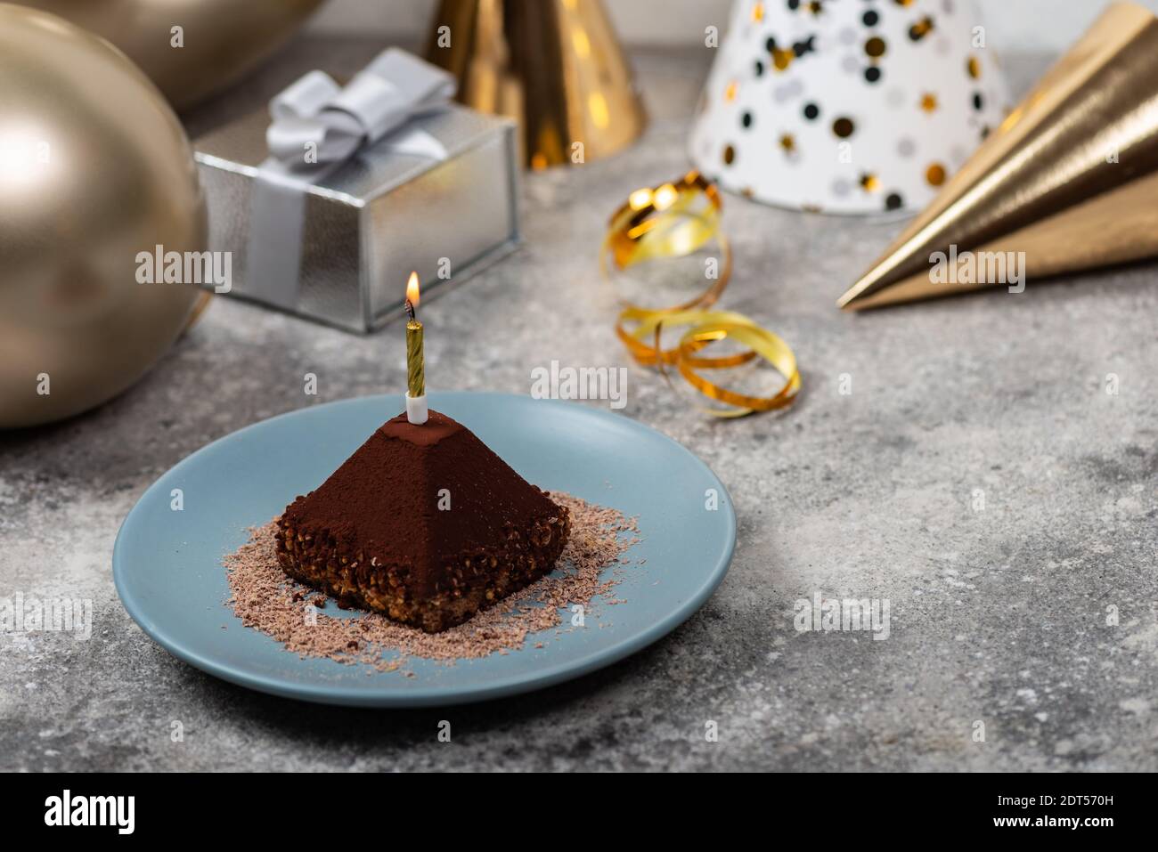 Birthday cake one candle hi-res stock photography and images - Alamy