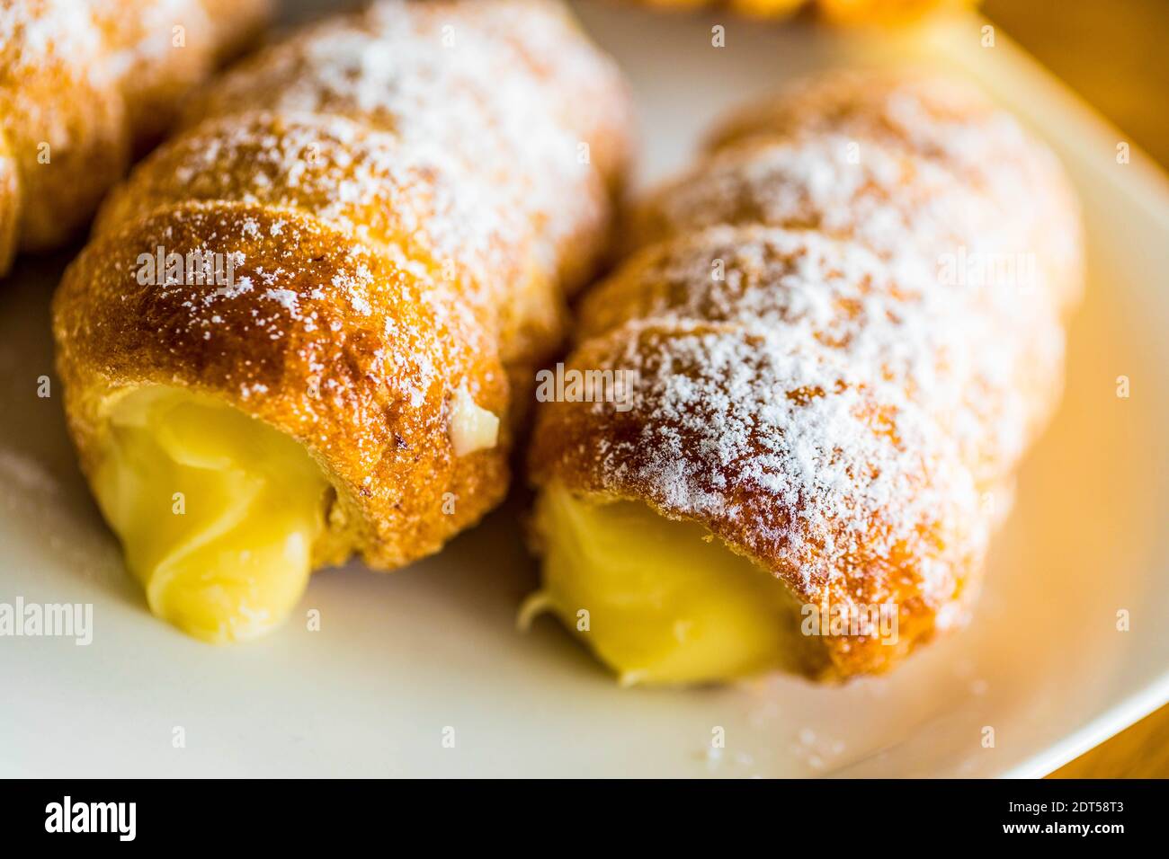 Canolis hi-res stock photography and images - Alamy