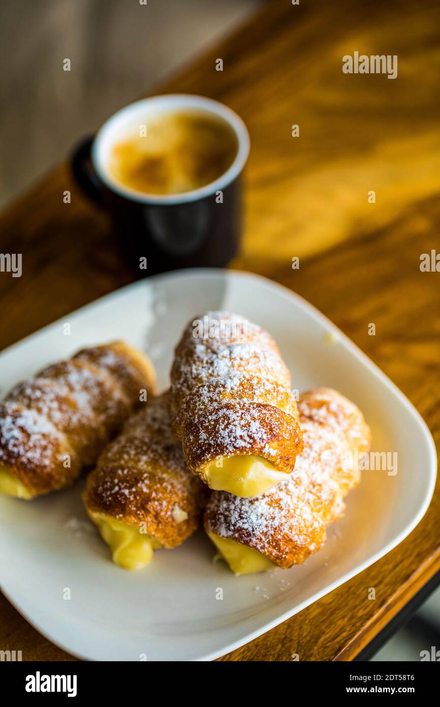 Canoli hi-res stock photography and images - Alamy