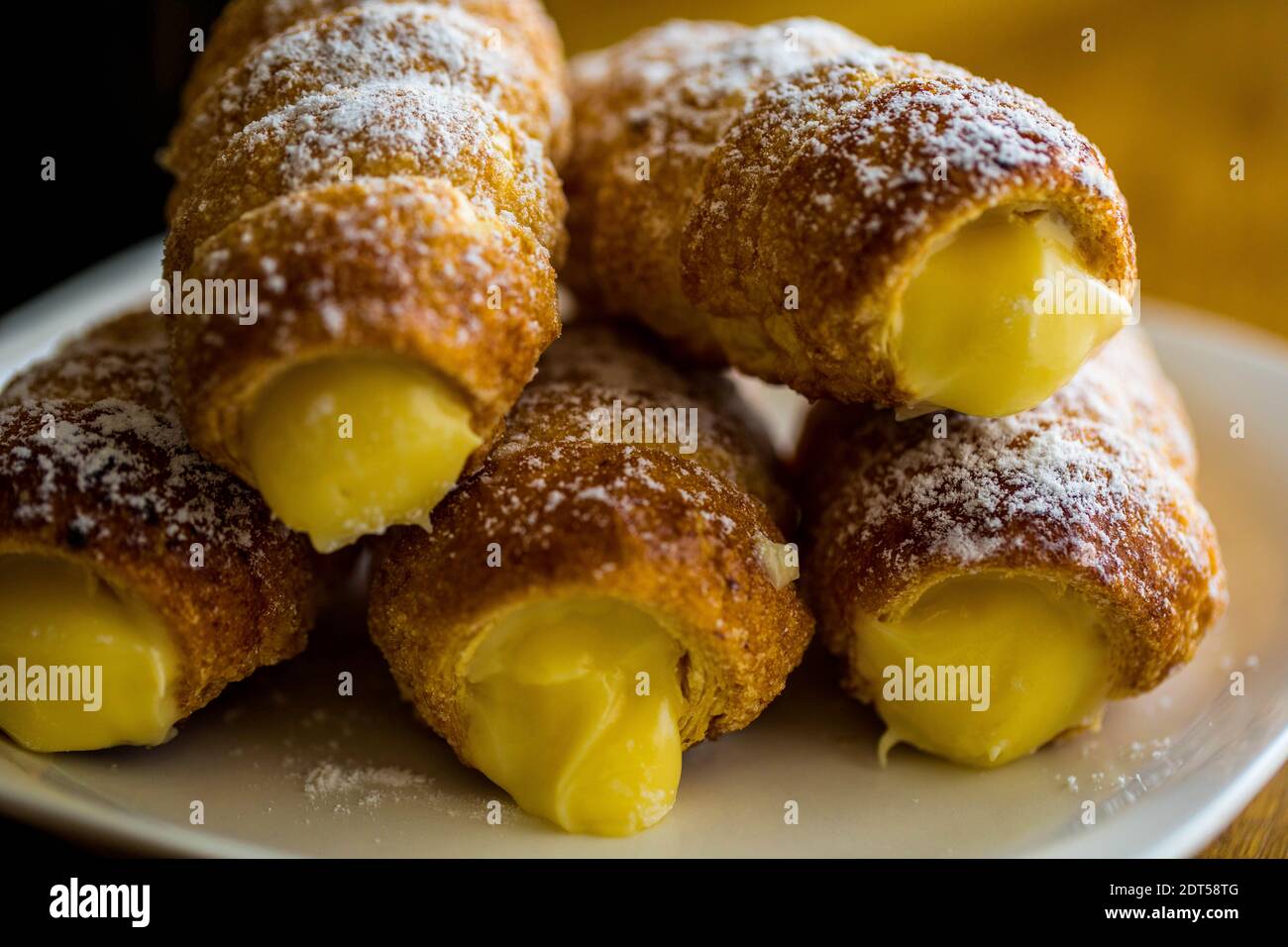 Canoli hi-res stock photography and images - Alamy