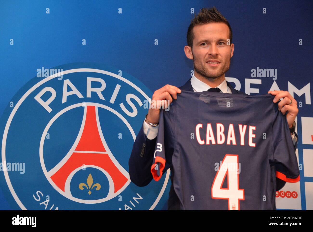 French football player Yohan Cabaye poses with his new club shirt ...