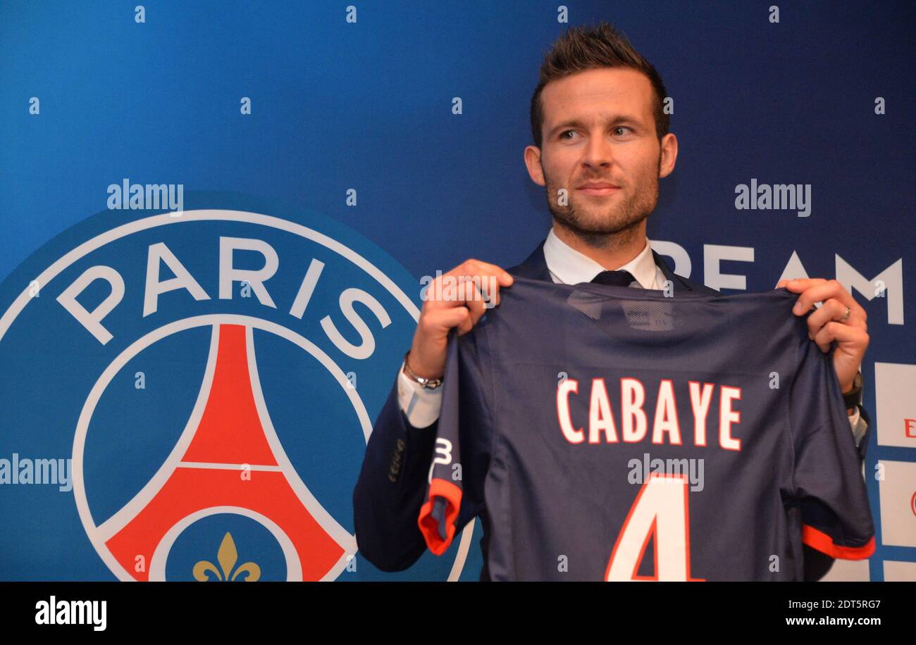 French football player Yohan Cabaye poses with his new club shirt ...