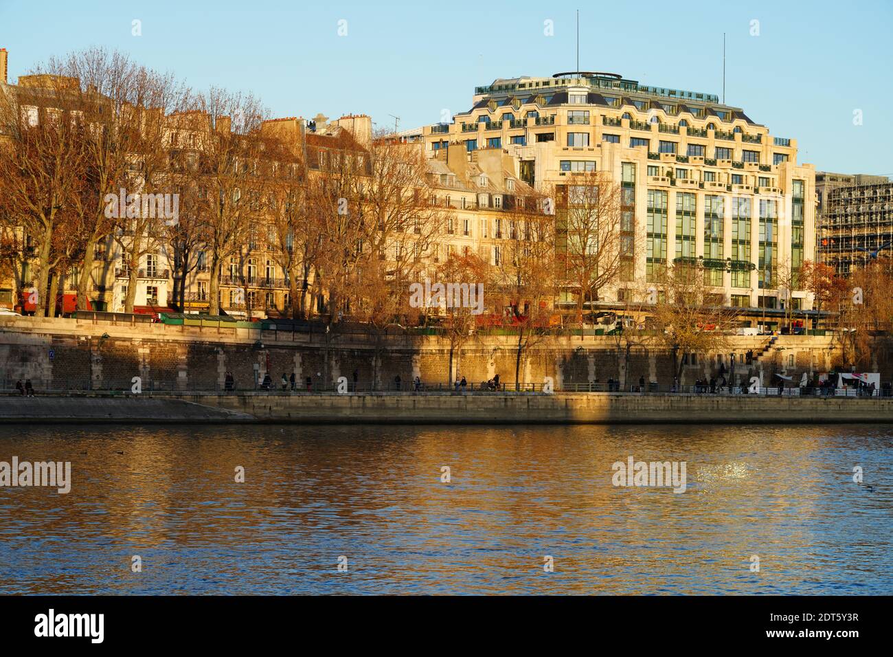 PARIS, FRANCE -15 DEC 2020- View of the landmark Samaritaine building ...