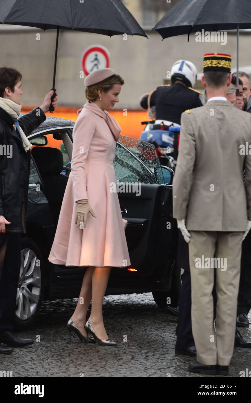 King Philippe and Queen Mathilde of Belgium lay a wreath on the statue ...
