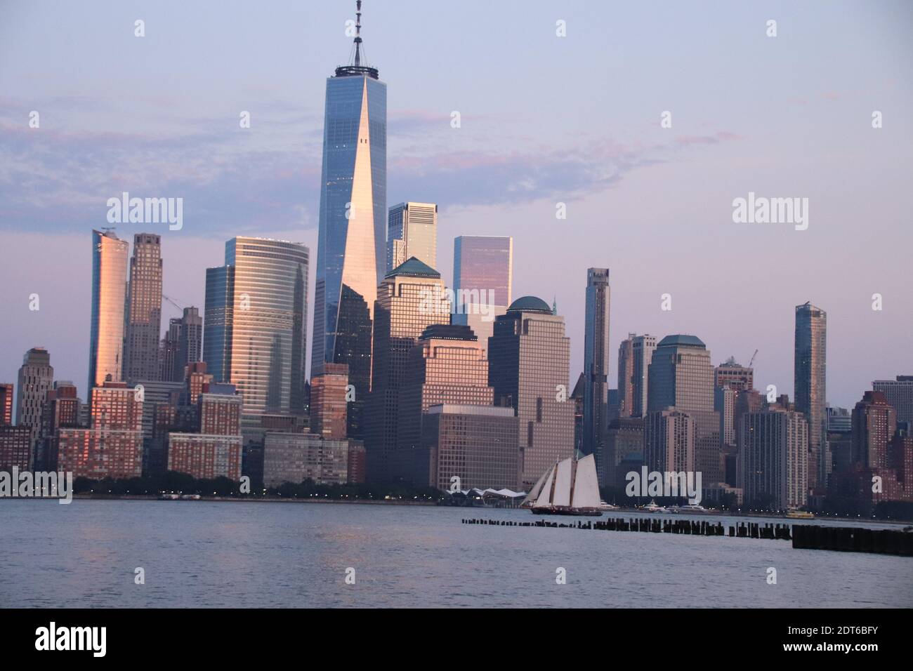 Waterfront buildings in high rise building hi-res stock photography and ...