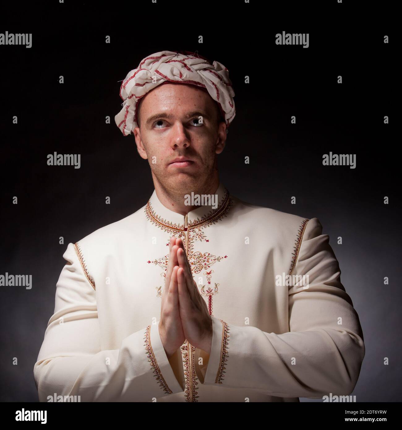 Man in arabian sultan costume hi-res stock photography and images - Alamy