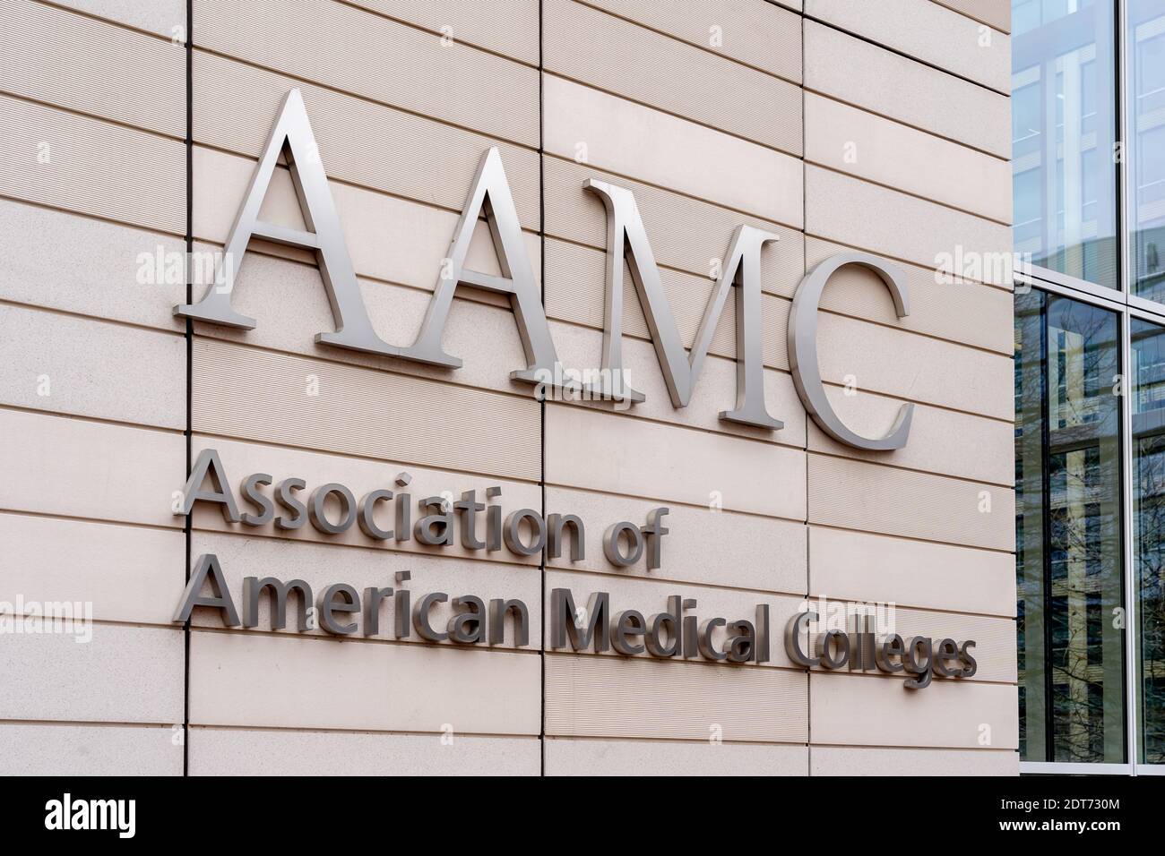 American medical association building hi-res stock photography and ...