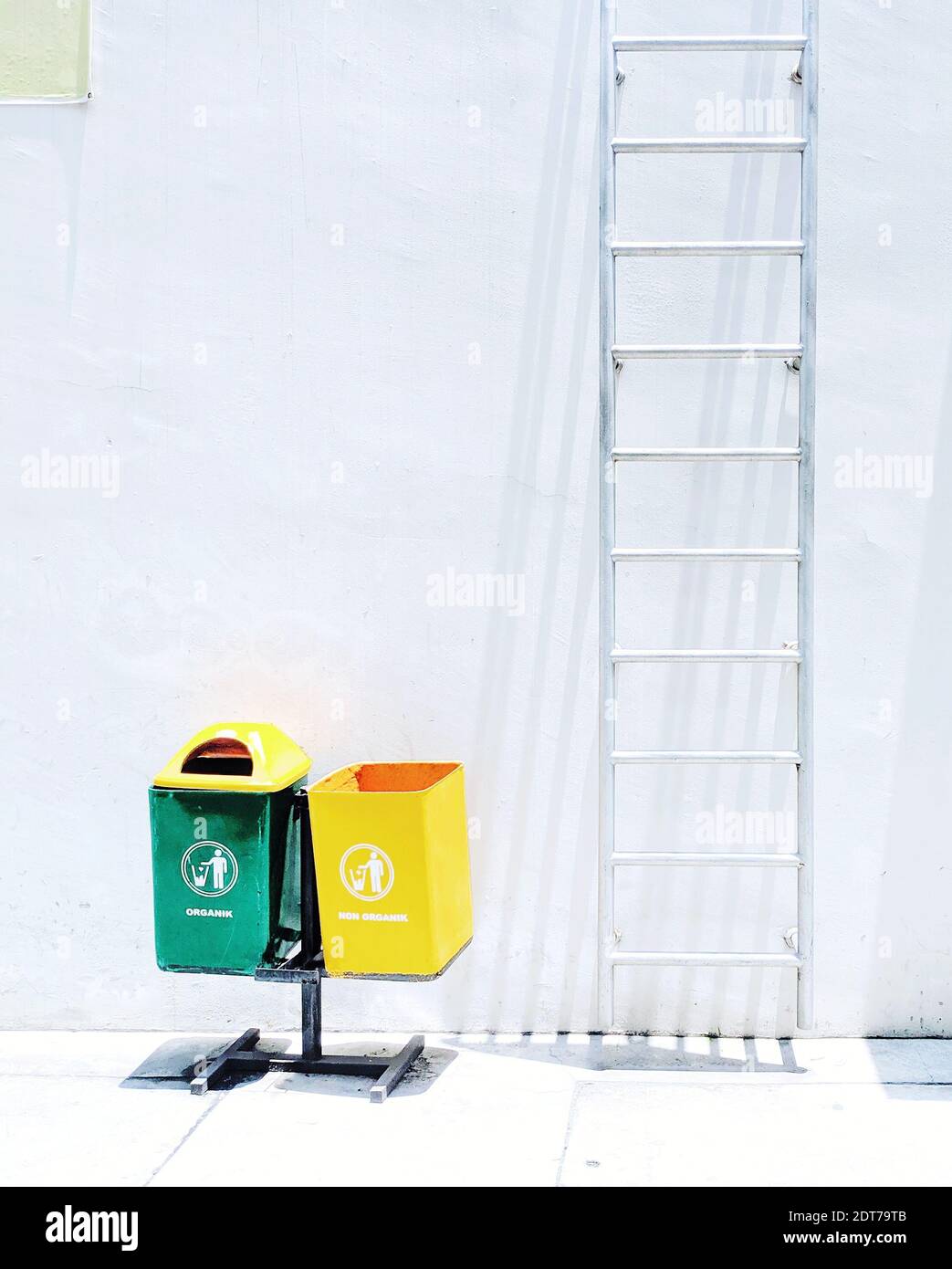 Plastic waste feature hi-res stock photography and images - Alamy