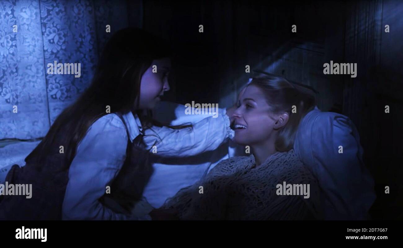 BUTTONS, A NEW MUSICAL FILM, (aka BUTTONS: A CHRISTMAS TALE), from left ...