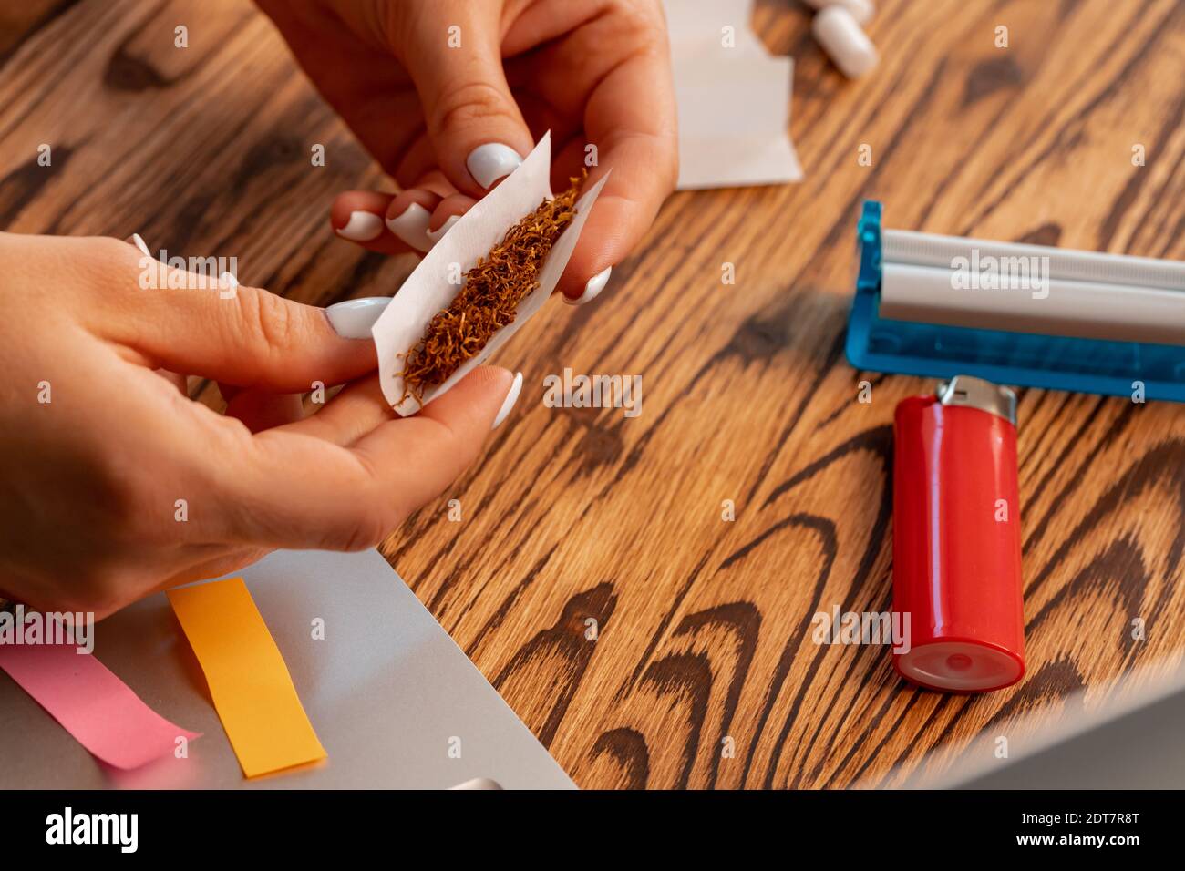 Hand rolled cigarette hi-res stock photography and images - Alamy