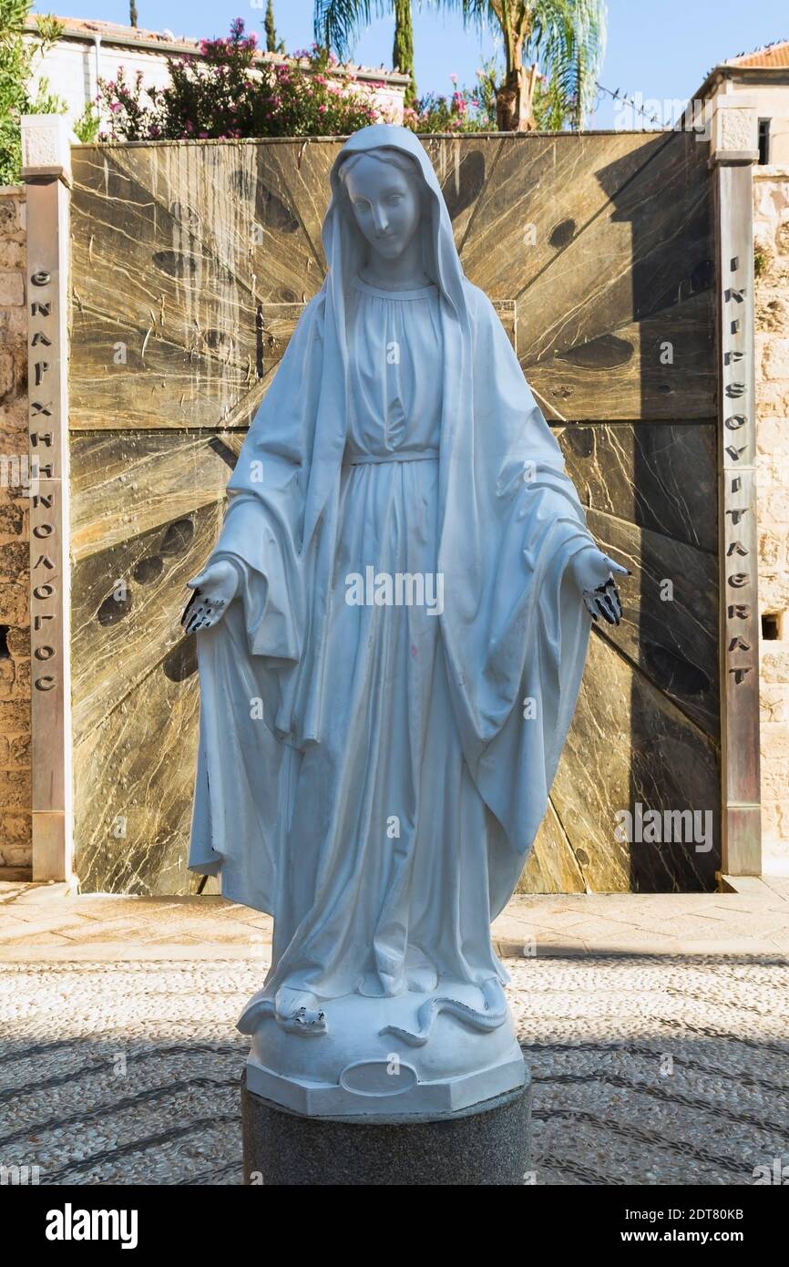 Life size portrait sculpture hi-res stock photography and images - Alamy