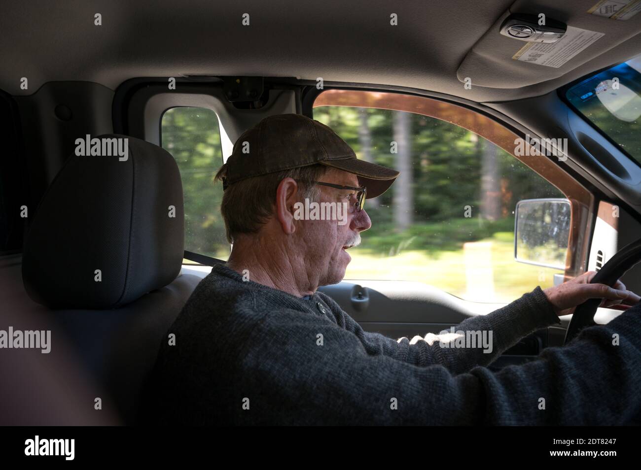 Driving an automobile hi-res stock photography and images - Alamy