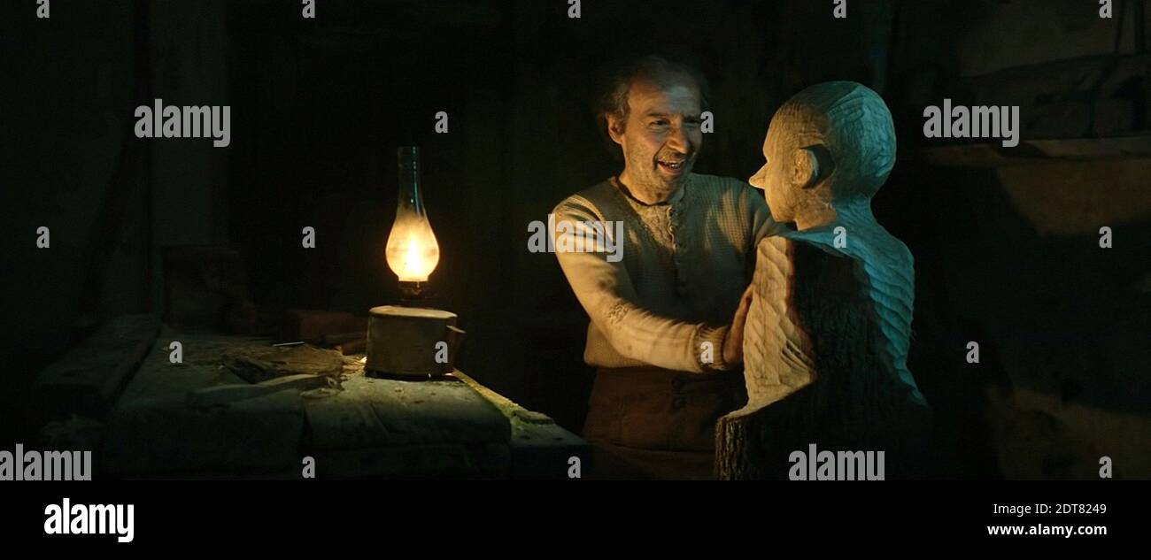 PINOCCHIO, from left: Roberto Benigni as Geppetto, Federico Ielapi as ...