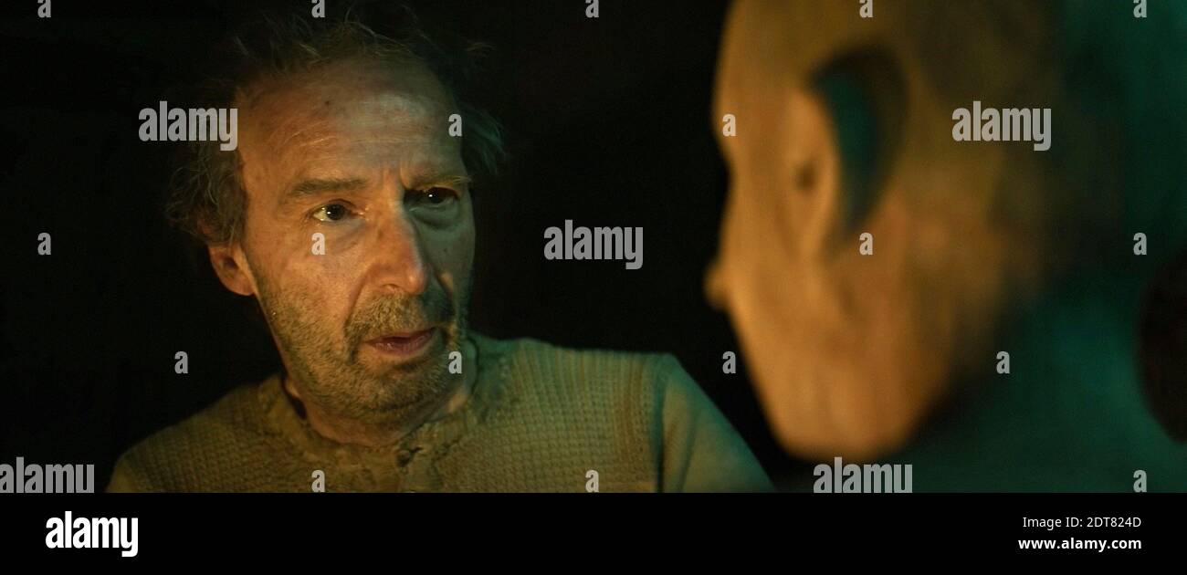 PINOCCHIO, from left: Roberto Benigni as Geppetto, Federico Ielapi as ...