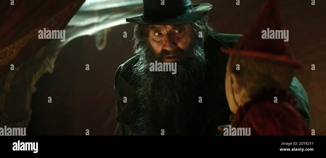 PINOCCHIO, from left: Gigi Proietti as Mangiafuoco, Federico Ielapi as ...